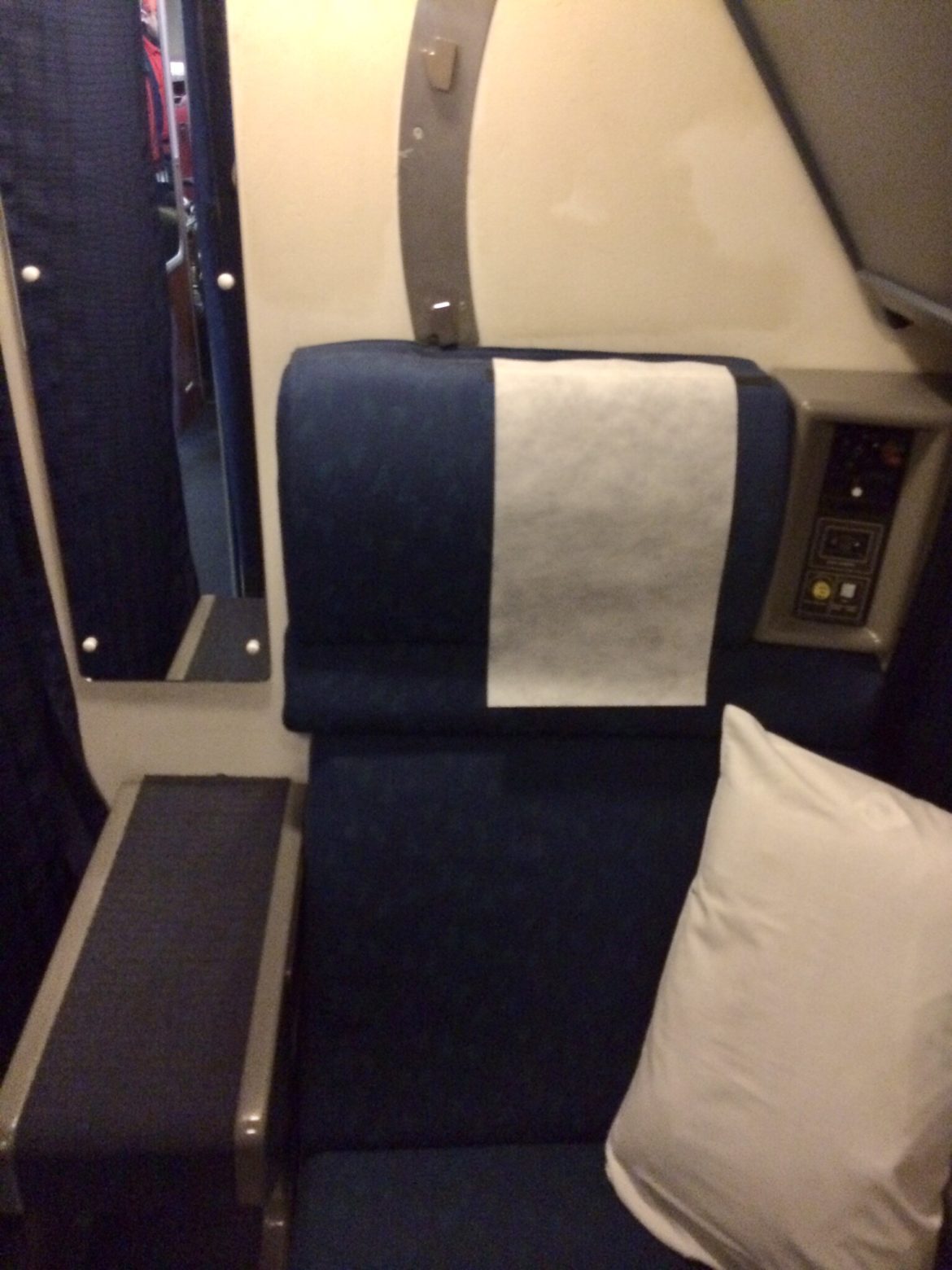 Amtrak Superliner Roomette: What You Need To Know - TWK
