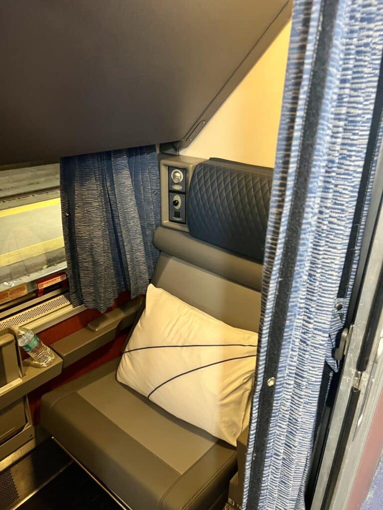 Amtrak Superliner Roomette: What You Need To Know - TWK